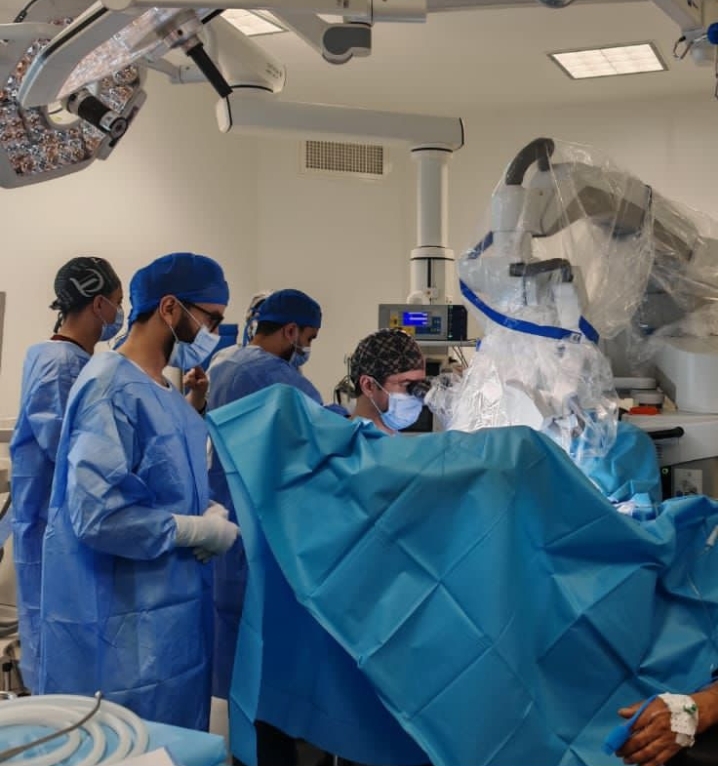 طاقم طبي بالمستشفى الجامعي بأكادير يعلن عن نجاح أول عملية جراحية عالية ...